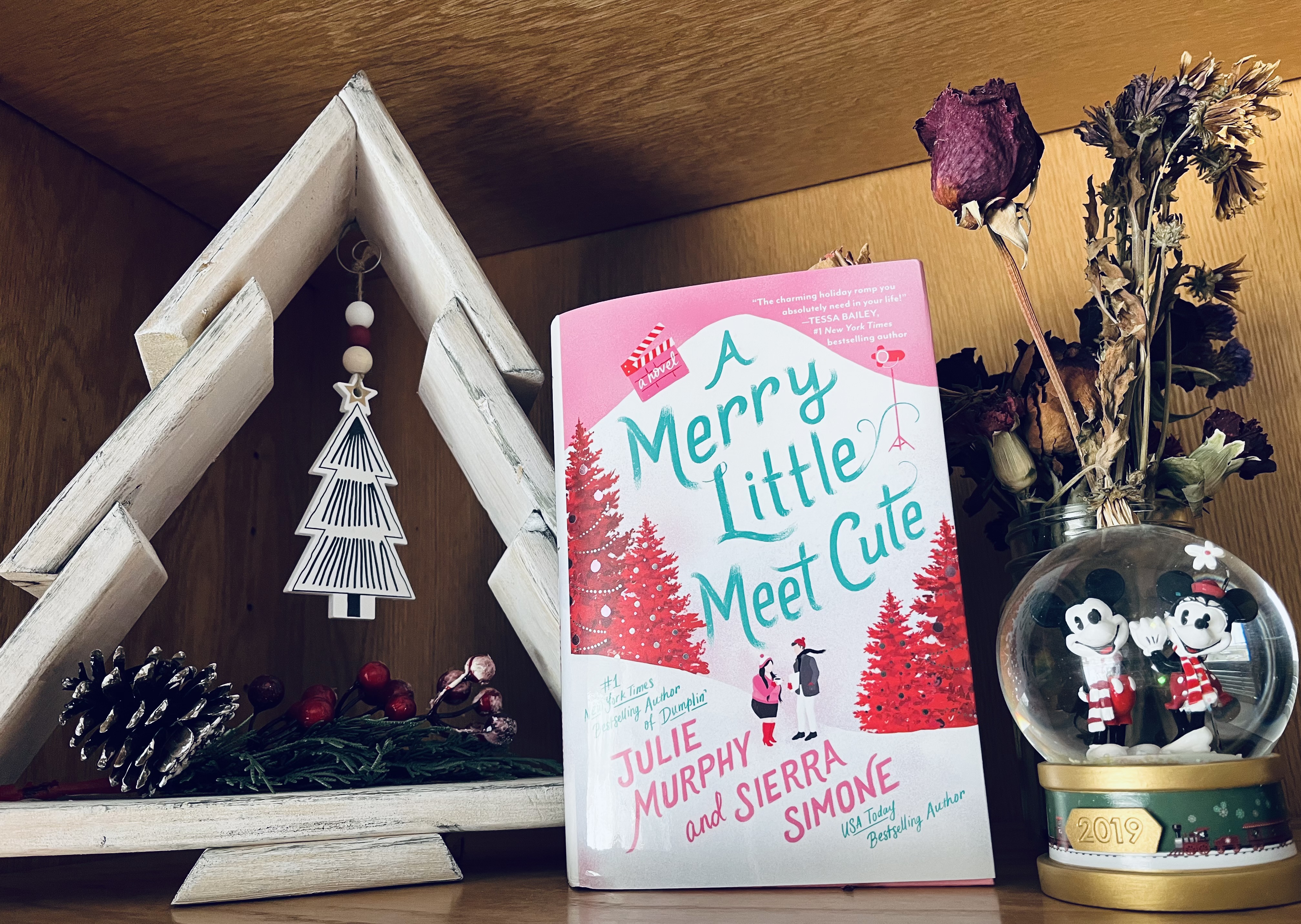 Book Review: “A Merry Little Meet Cute” By Julie Murphy & Sierra Simone ...